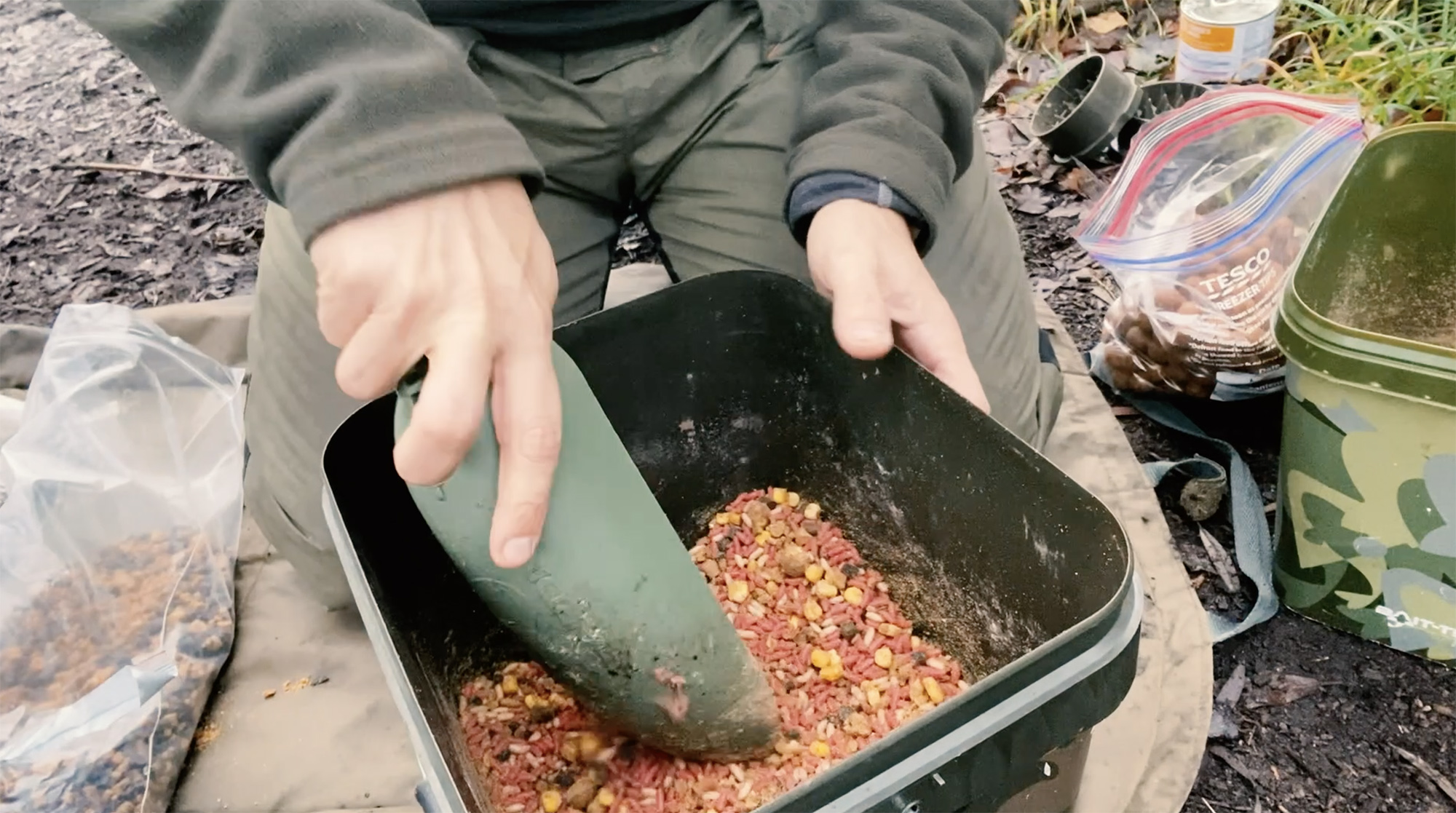 Winter Carp Fishing With Maggots - Life on the bank