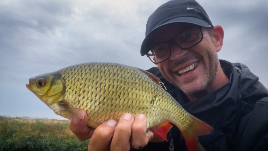 Rudd fishing in the Fens - Life on the bank