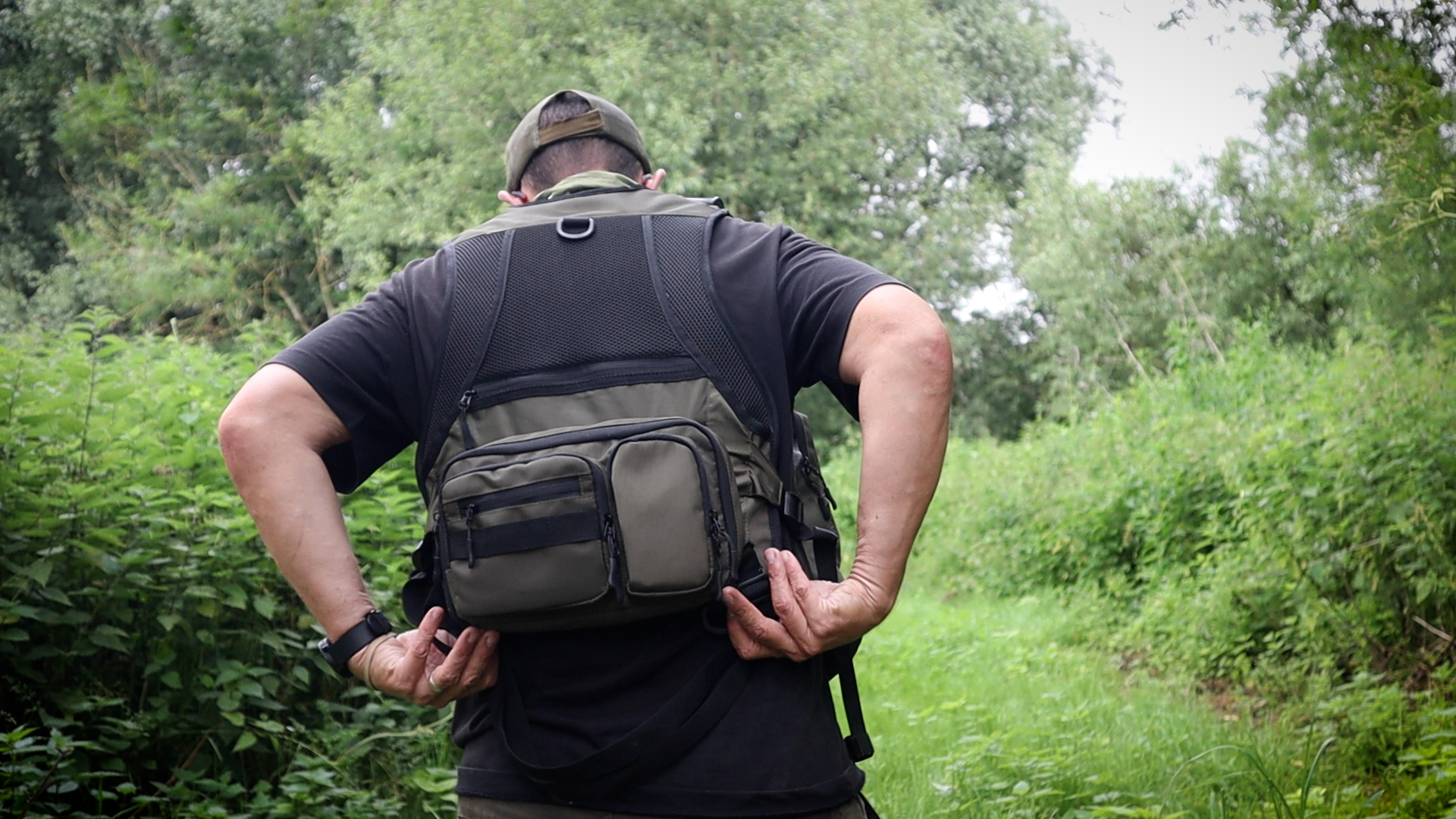 17-Rear-Pouch - Life on the bank